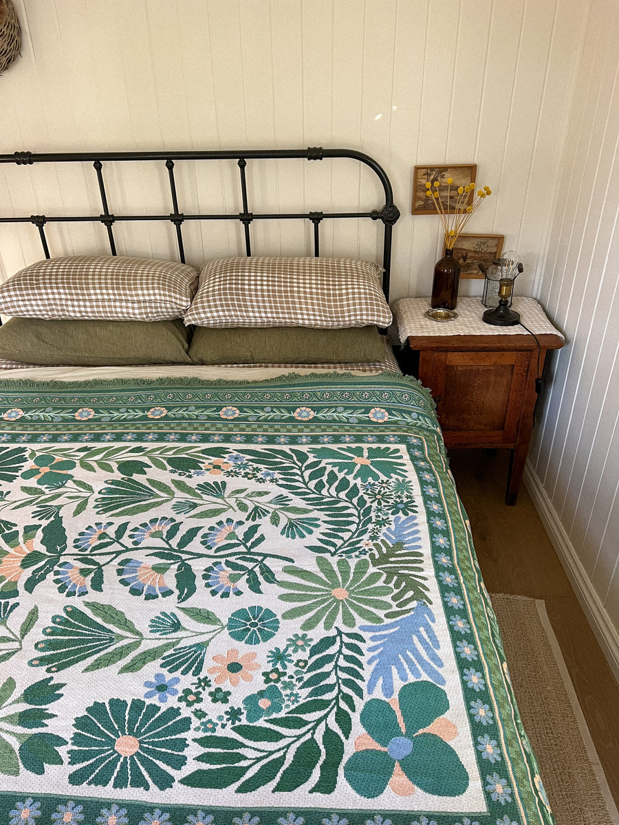 The Dahlia Green Rug – Salty Aura