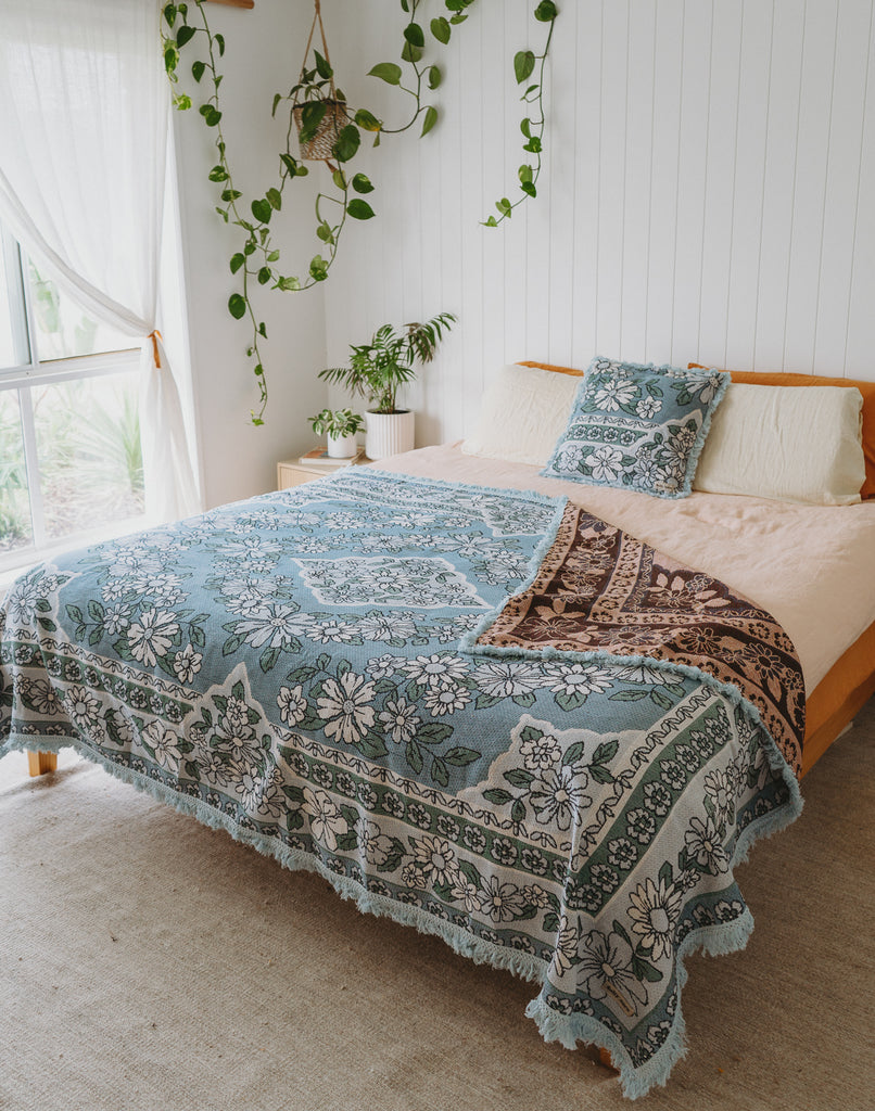 The Daisy Blue Rug – Salty Aura