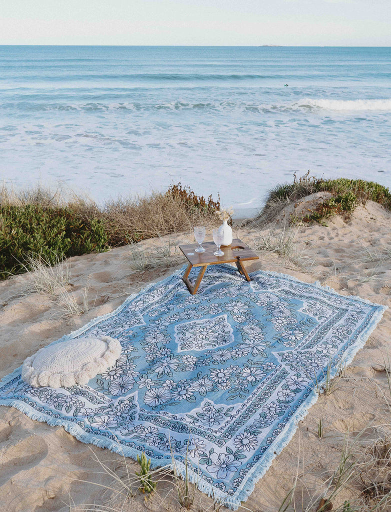 The Daisy Blue Rug – Salty Aura